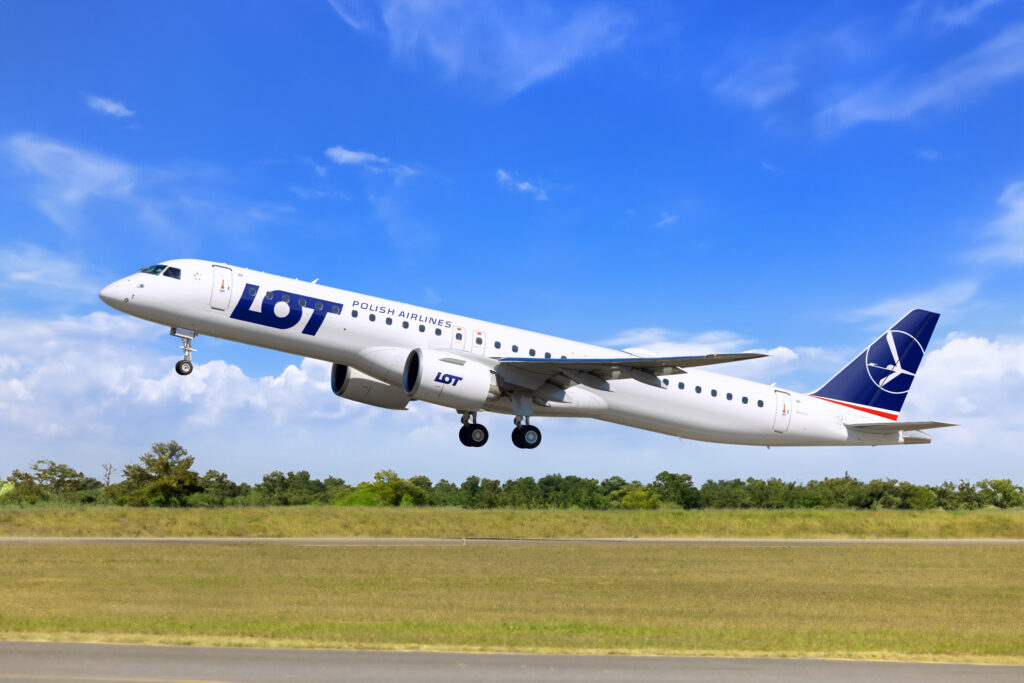 Lot Polish Airlines Receive First E195 E2 Embraer